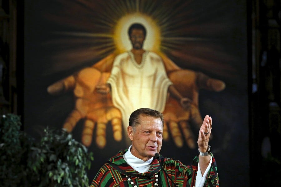 Chicago Father Pfleger steps aside over allegation of abuse more than ...