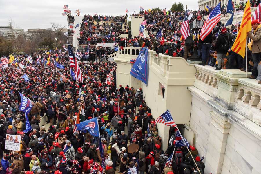 Chaos stops electoral vote count as Trump supporters mob U.S. Capitol ...