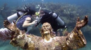 Into the deep: Scuba-diving faithful honor Christ underwater - Catholic ...