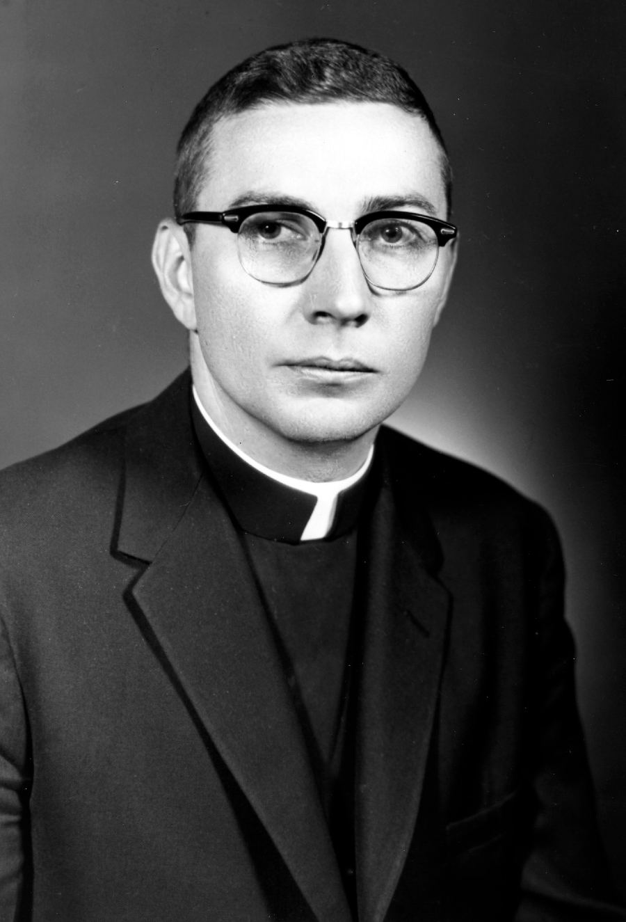 Monsignor Thomas Donellan, founding pastor of the Catholic Community of ...