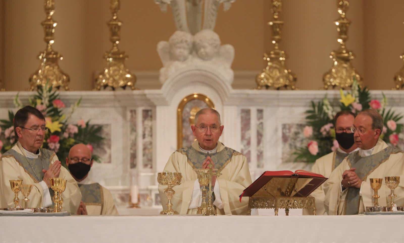U.S. bishops approve document on Eucharist and investing guidelines in ...