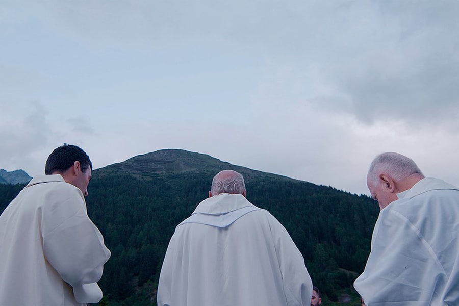 Priest: Film on lives changed by Holy Hour will move viewers 'to action ...