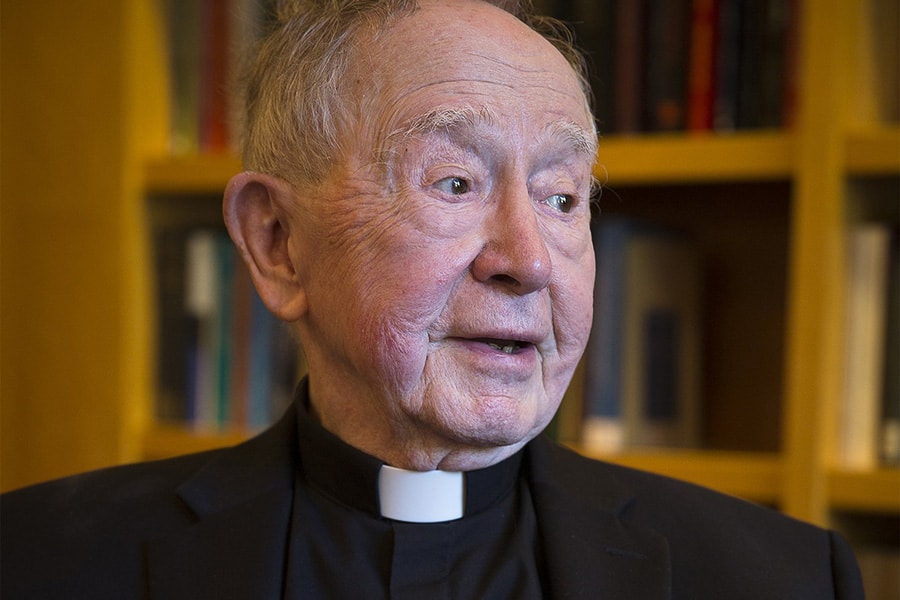 Jesuit Father John O'Malley, church historian, teacher, author, dies at ...