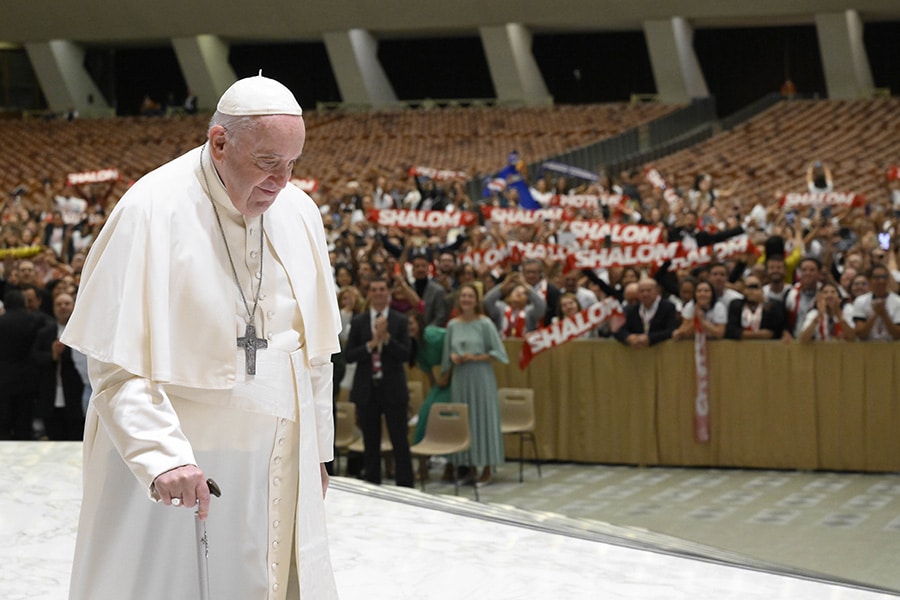 Pope encourages young Catholics to use 'creative courage' to evangelize ...