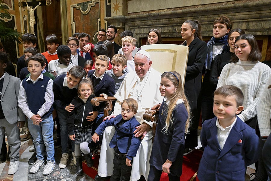 Give joyful witness and lobby hard for families, pope tells Italian ...