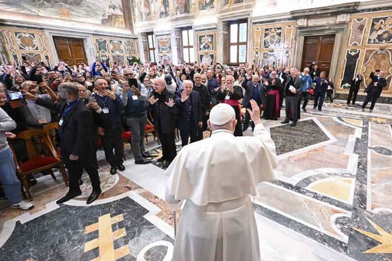 Accept God's love, share it with others, pope tells Josephites ...