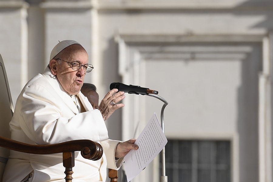 Don't treat Jesus as an idea, invite him into your heart, pope says ...