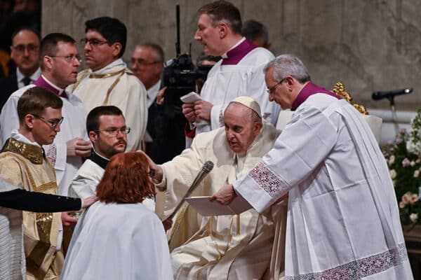Pope at Easter: Roll away the stone of sadness, encounter the Risen ...