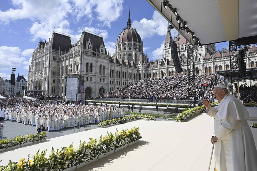 Borders should be points of contact, not separation, pope says in ...