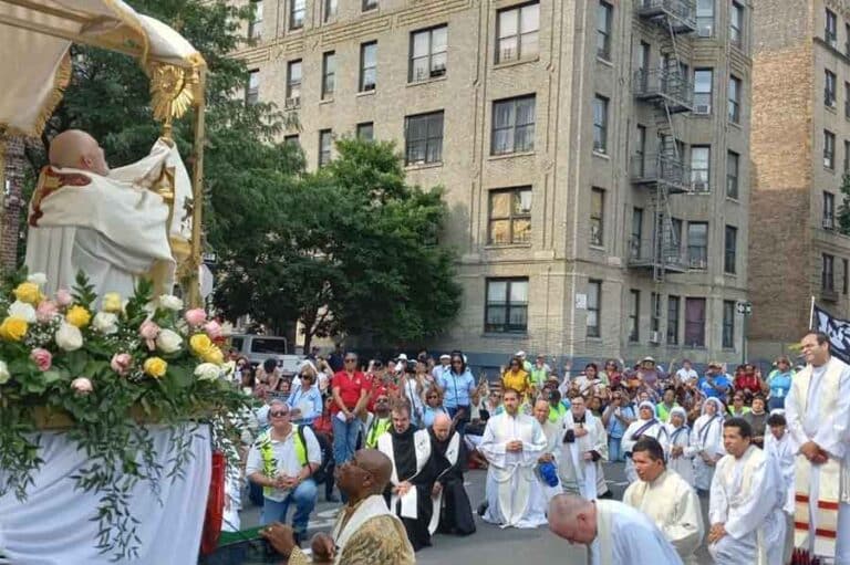 Eucharistic processions on Corpus Christi around U.S. promote devotion ...