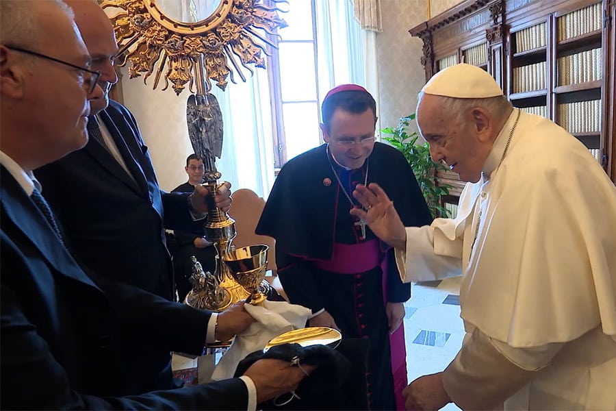 Adore Jesus' real presence in the Eucharist, pope tells U.S. Catholics ...