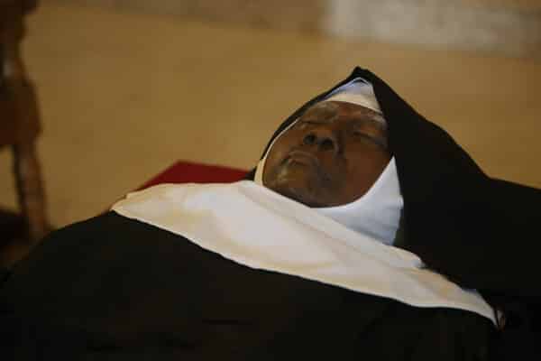 Sister Wilhelmina's apparently incorrupt body shows in Christ 'death ...