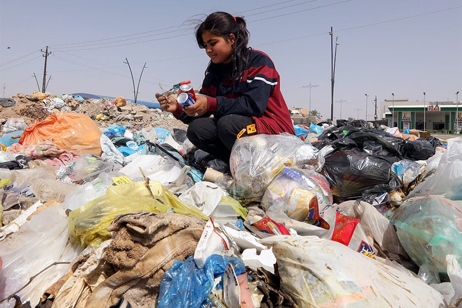 On World Day of Poor, be poor like those you serve, pope says ...