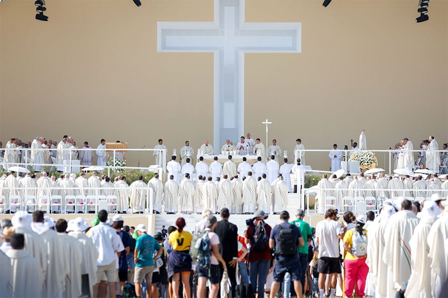 Don't be afraid to change the world, pope tells youths at WYD closing Mass - Catholic Review