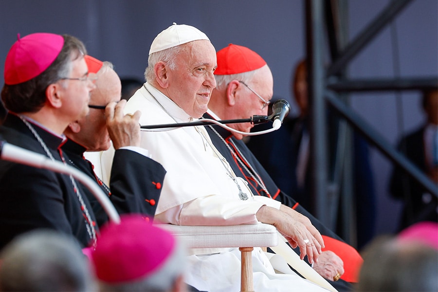 Pope shares summer reflection with Rome priests - Catholic Review