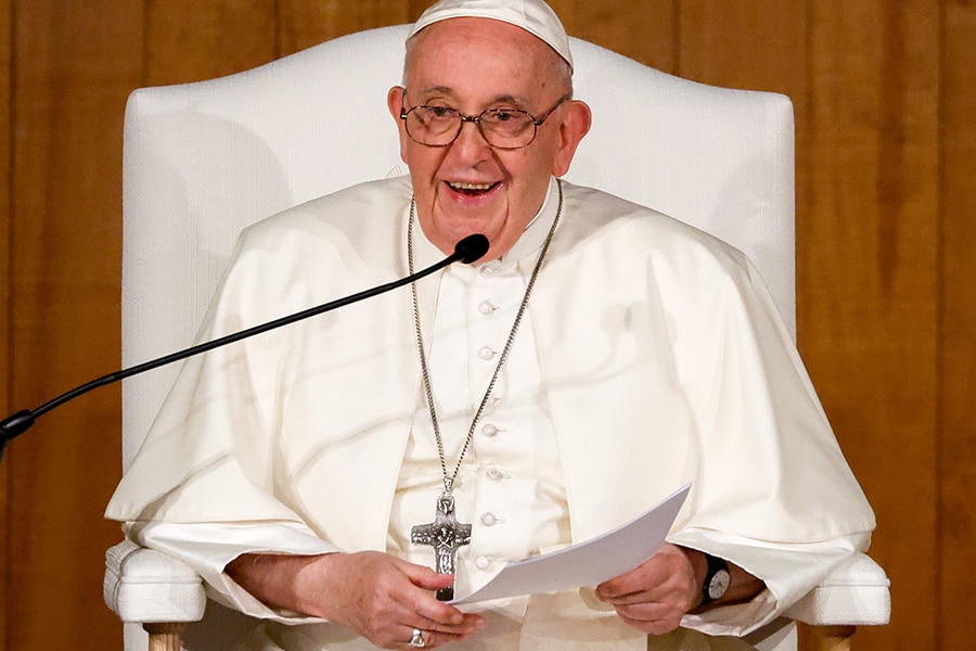 Citing vision problems, pope puts aside text, says love must be ...