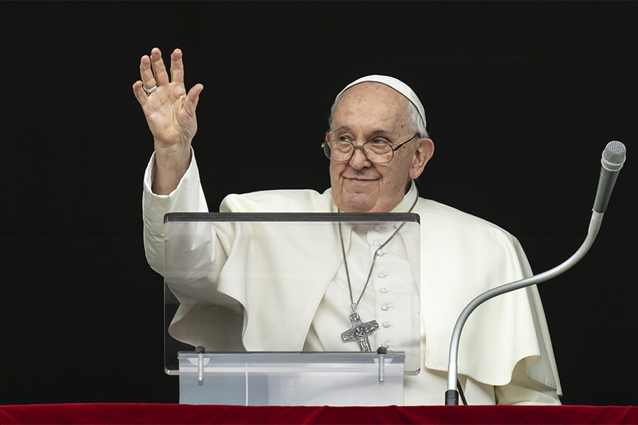 Share joy of God's love, sow seeds of hope in world, pope tells youths ...