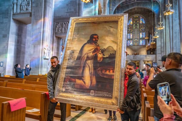 Familias se reúnen para la Misa anual de la Virgen de Guadalupe ...