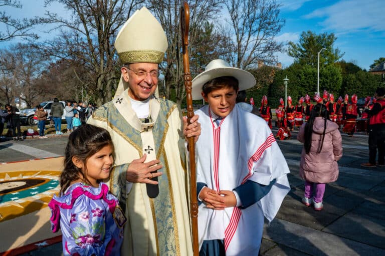 Familias se reúnen para la Misa anual de la Virgen de Guadalupe ...