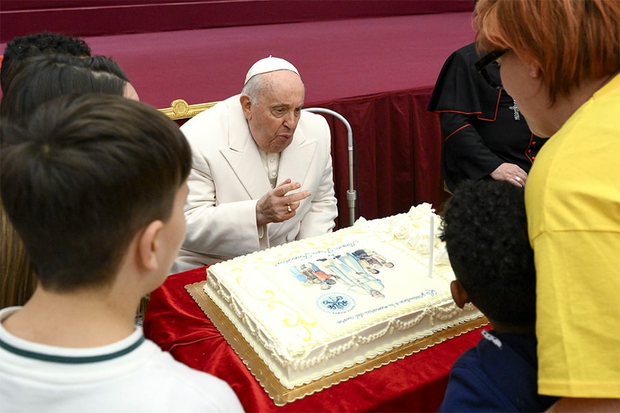 Pope celebrates 87th birthday with children of families in need ...