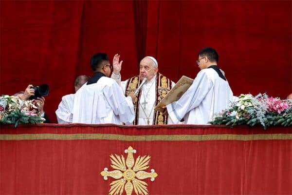 Pope's Christmas message: Say 'yes' to the Prince of Peace, 'no' to war ...