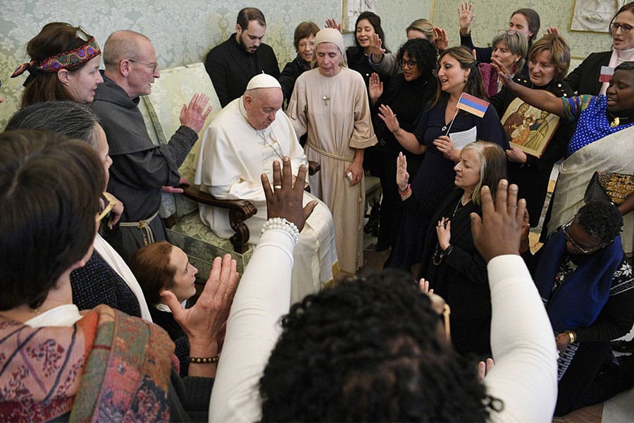 No small thing: Praying the rosary is great in God's eyes, pope says ...