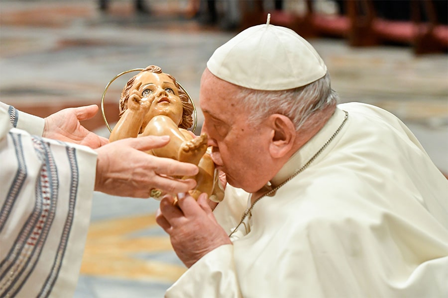 Bring Mary's gratitude and hope into the new year, pope says - Catholic ...