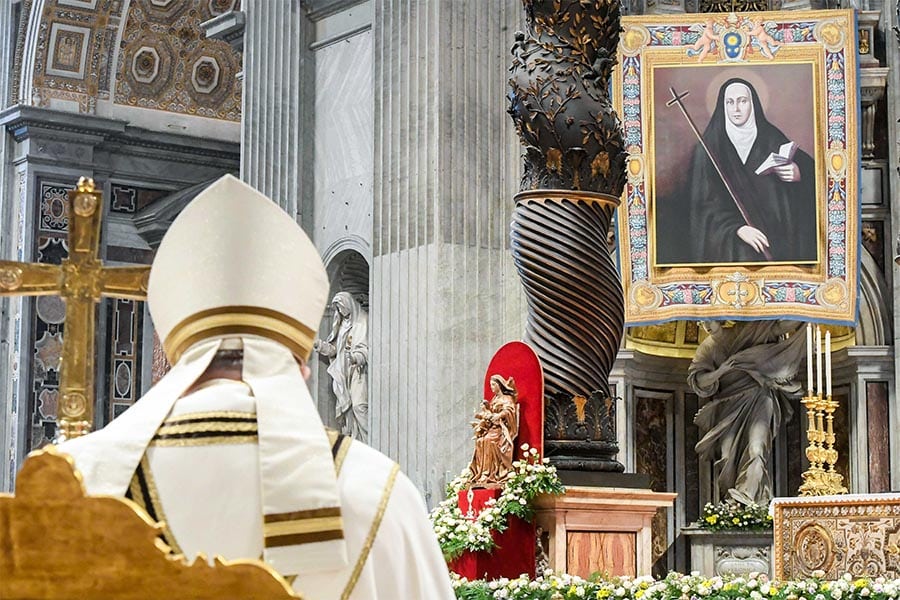 Prayer can change people's hearts, pope says at canonization Mass ...