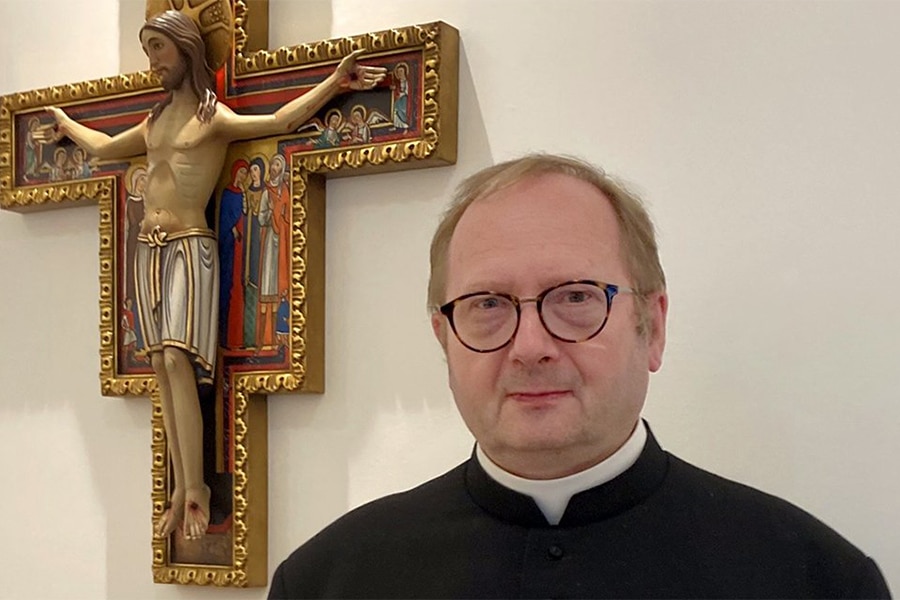 Pope Francis appoints first Catholic bishop with Anglican heritage for ...