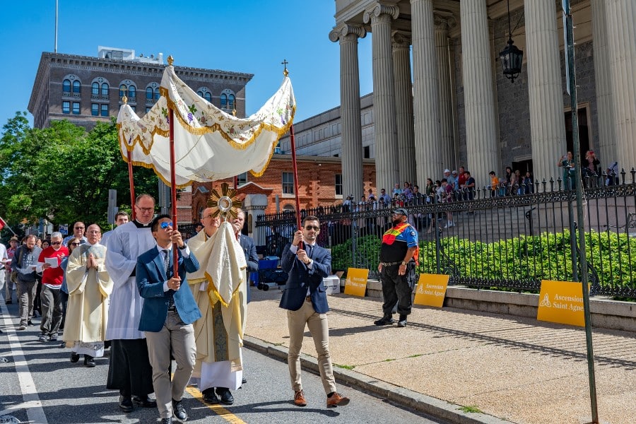 ‘He’s truly there:’ Hundreds of pilgrims process with Eucharist through ...