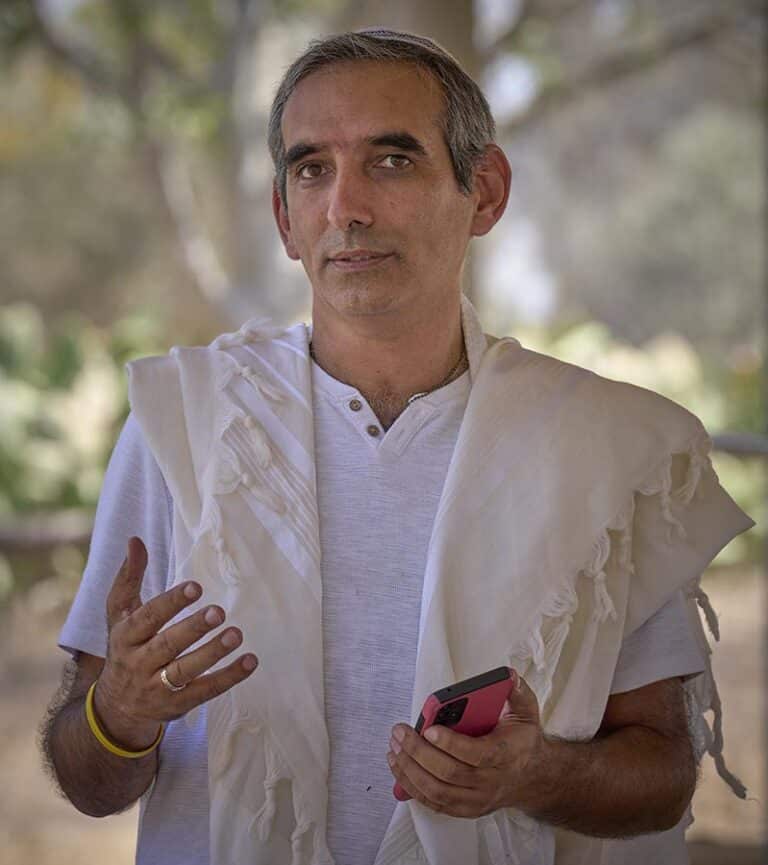 As war frightens away tourists, Catholic activists pray for peace ...