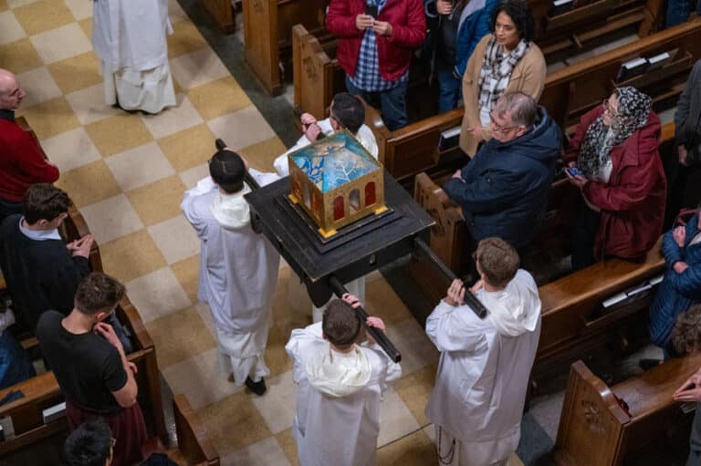 More than 1,500 venerate skull of St. Thomas Aquinas during Baltimore ...