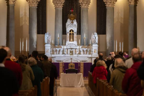 More than 1,500 venerate skull of St. Thomas Aquinas during Baltimore ...