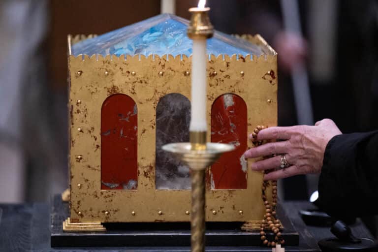 More than 1,500 venerate skull of St. Thomas Aquinas during Baltimore ...