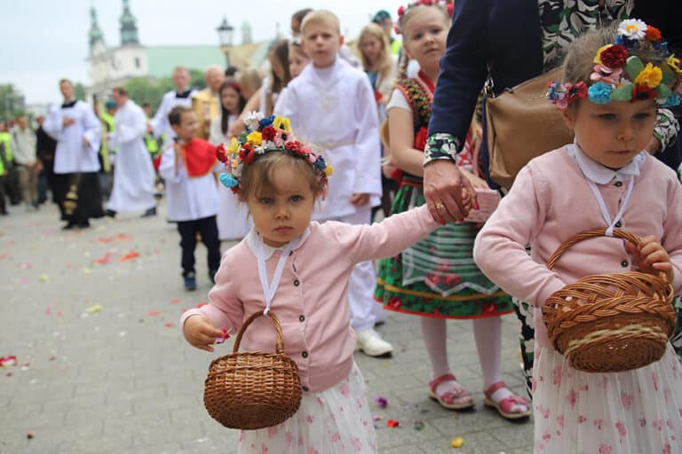 Hundreds of thousands march in Poland's Corpus Christi processions ...