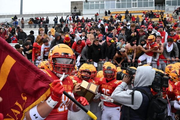 Calvert Hall holds off Loyola Blakefield to claim a 28-24 victory in ...